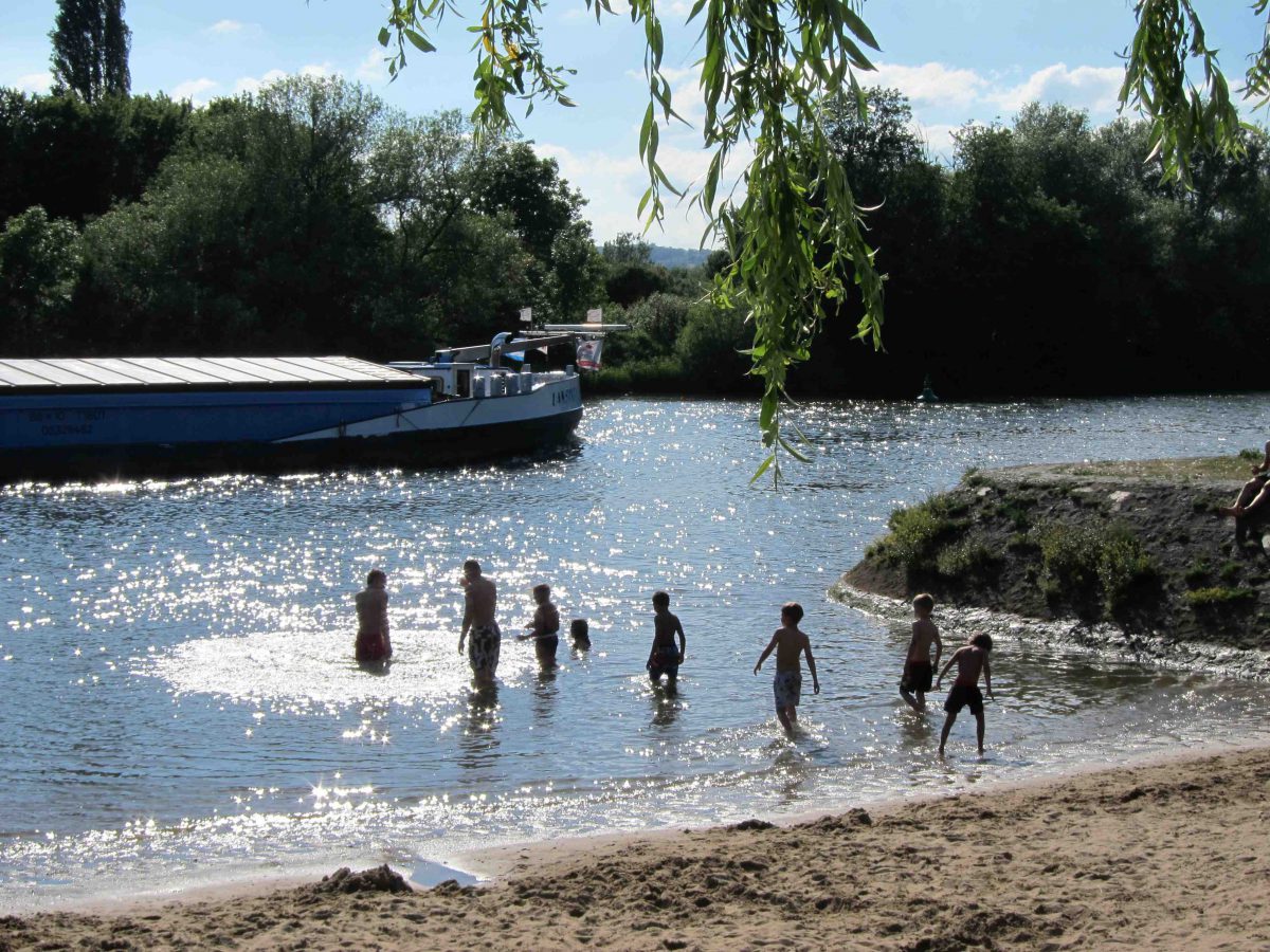Foto: Badende Kinder im Main | Dennis Schütze Blog